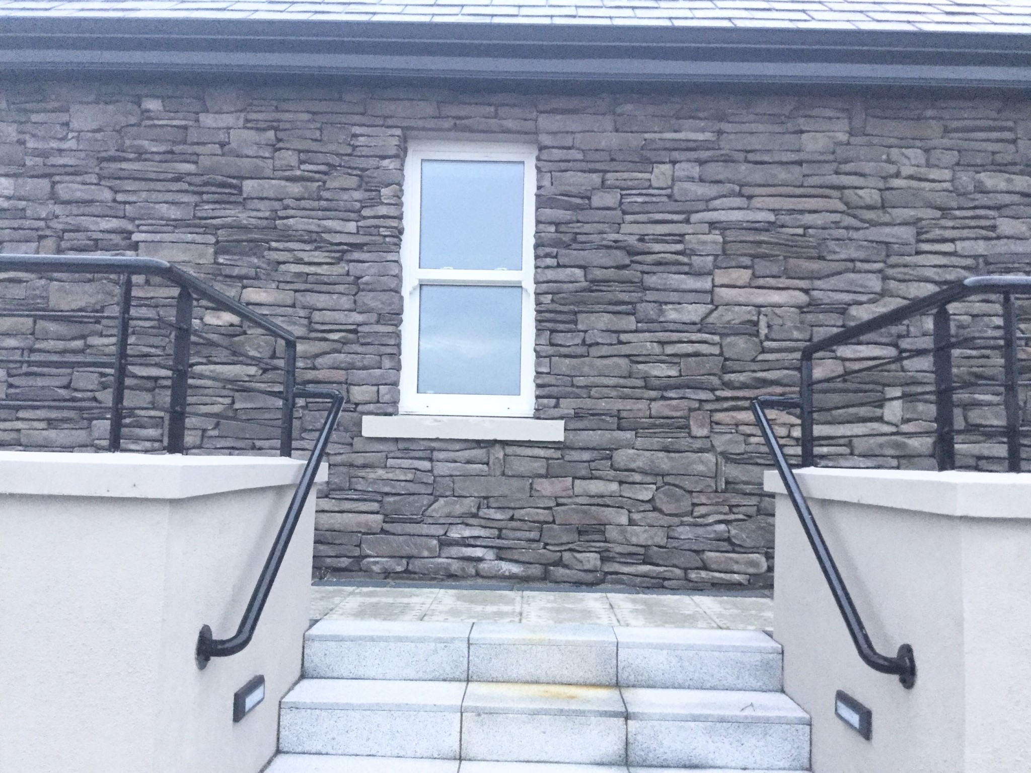 Mountain & Stacked Ledgestone Mix