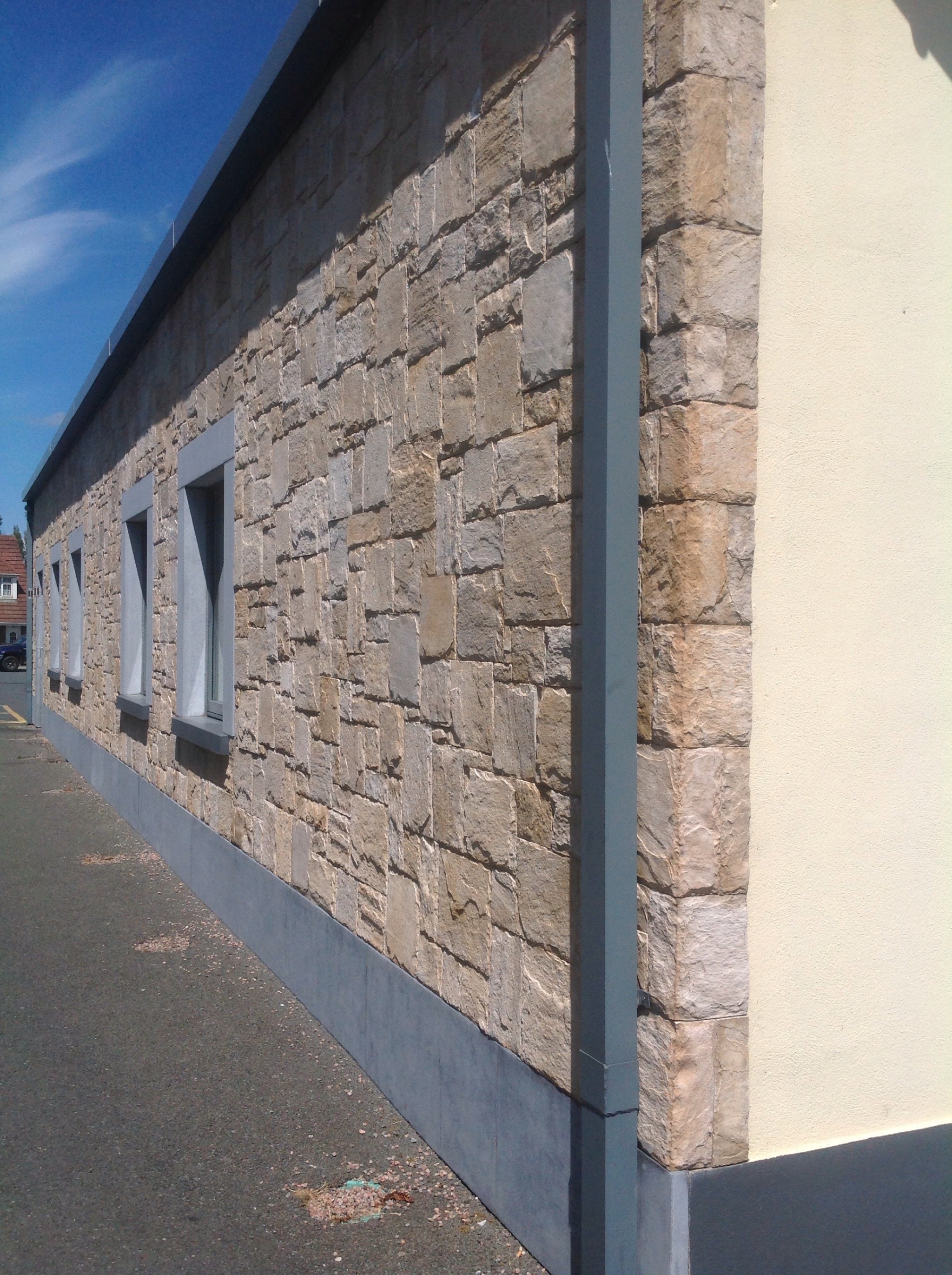 Alamo Champagne | Stone Cladding Panels | Fernhill Stone