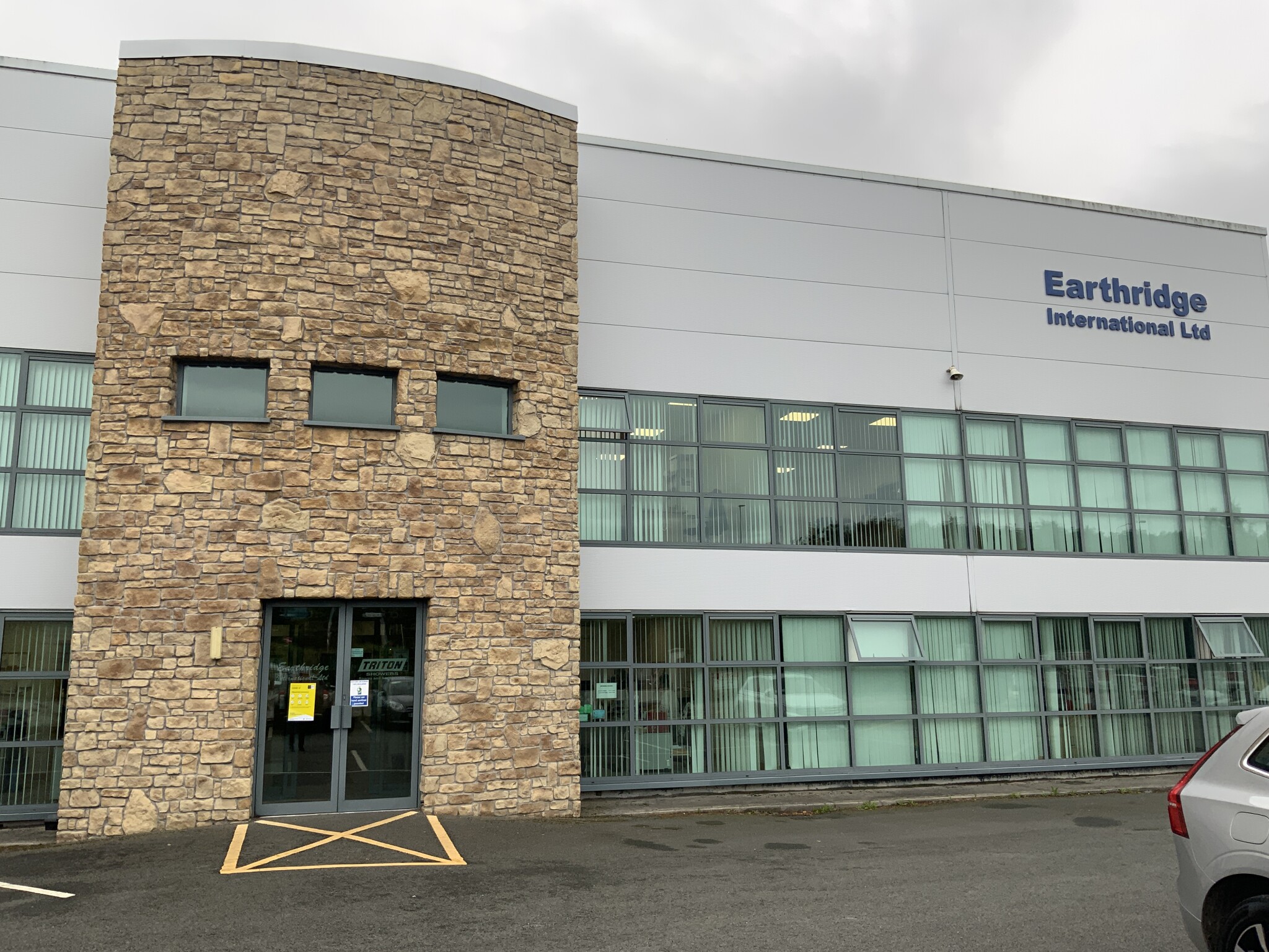 Coursed Weather Edged Sandstone (Earthridge International) | Fernhill Stone